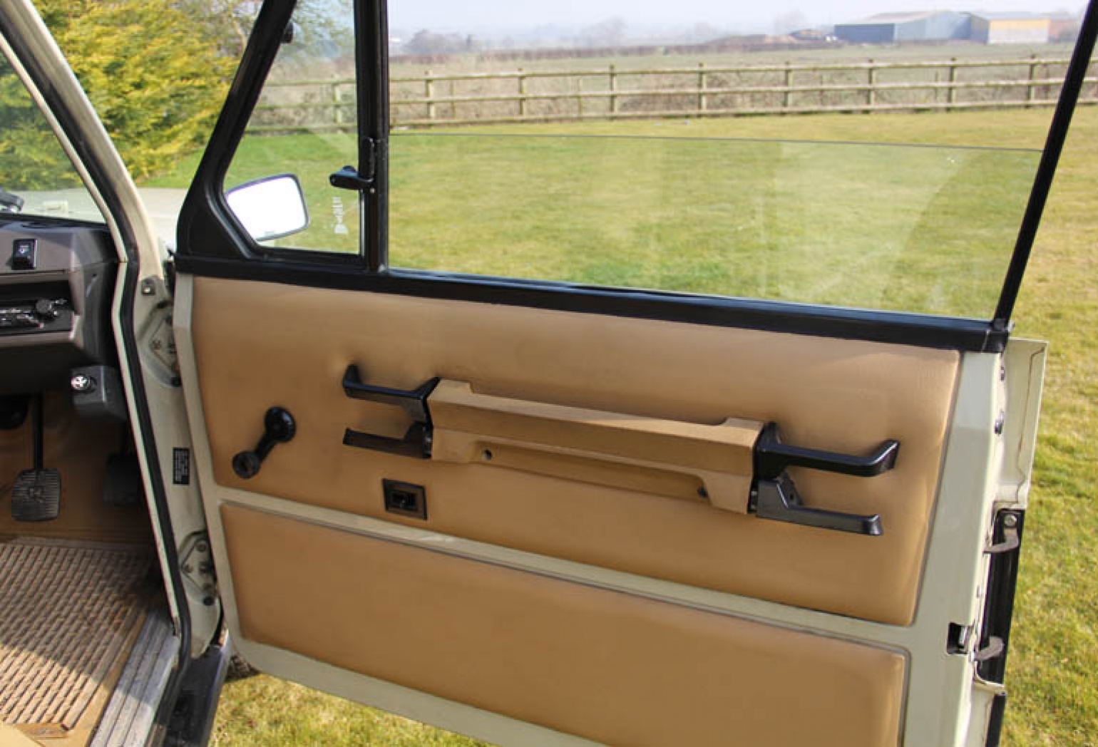 1978 Range Rover 3.5 Sahara Dust – Auric Classic Cars