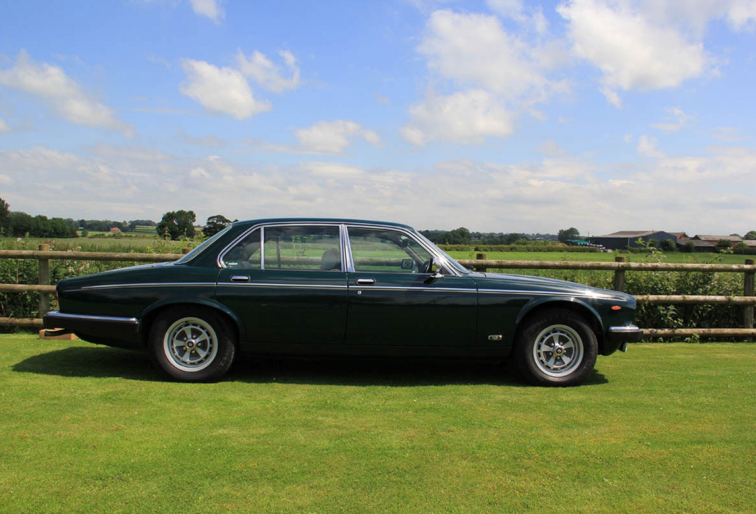 1992 Daimler Double Six – Auric Classic Cars