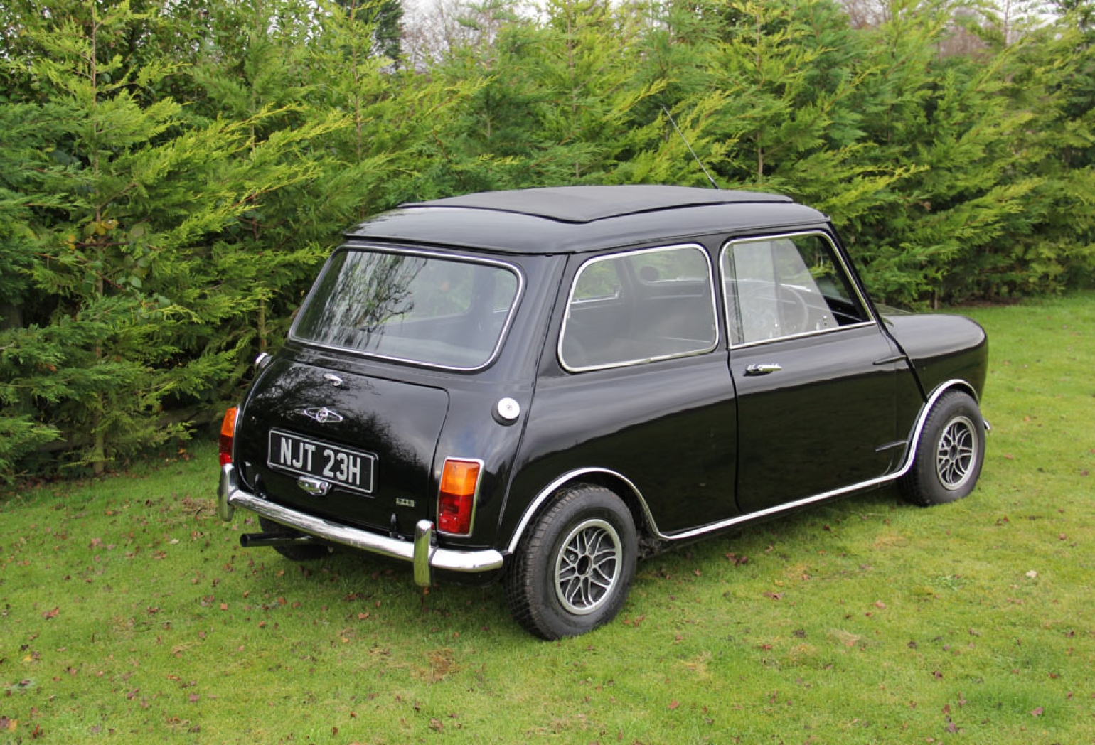 1968 Mini Cooper S Black – Auric Classic Cars